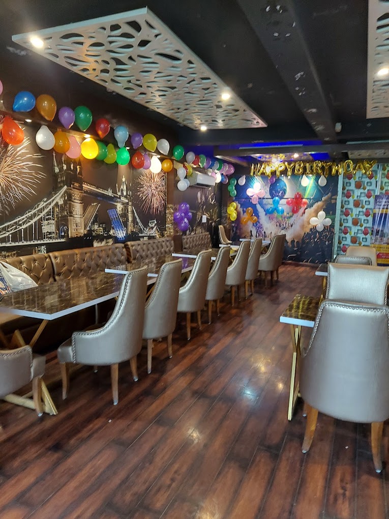 Cafe Manhattan Dwarka at 40% Discount